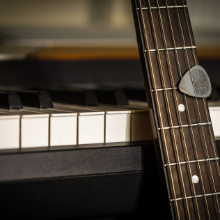 Hero Music: El Paso, TX: Instrument Sales, Guitar Repairs