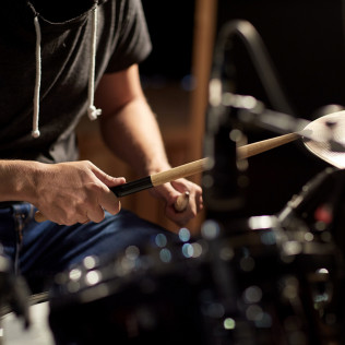 Hero Music: El Paso, TX: Instrument Sales, Guitar Repairs